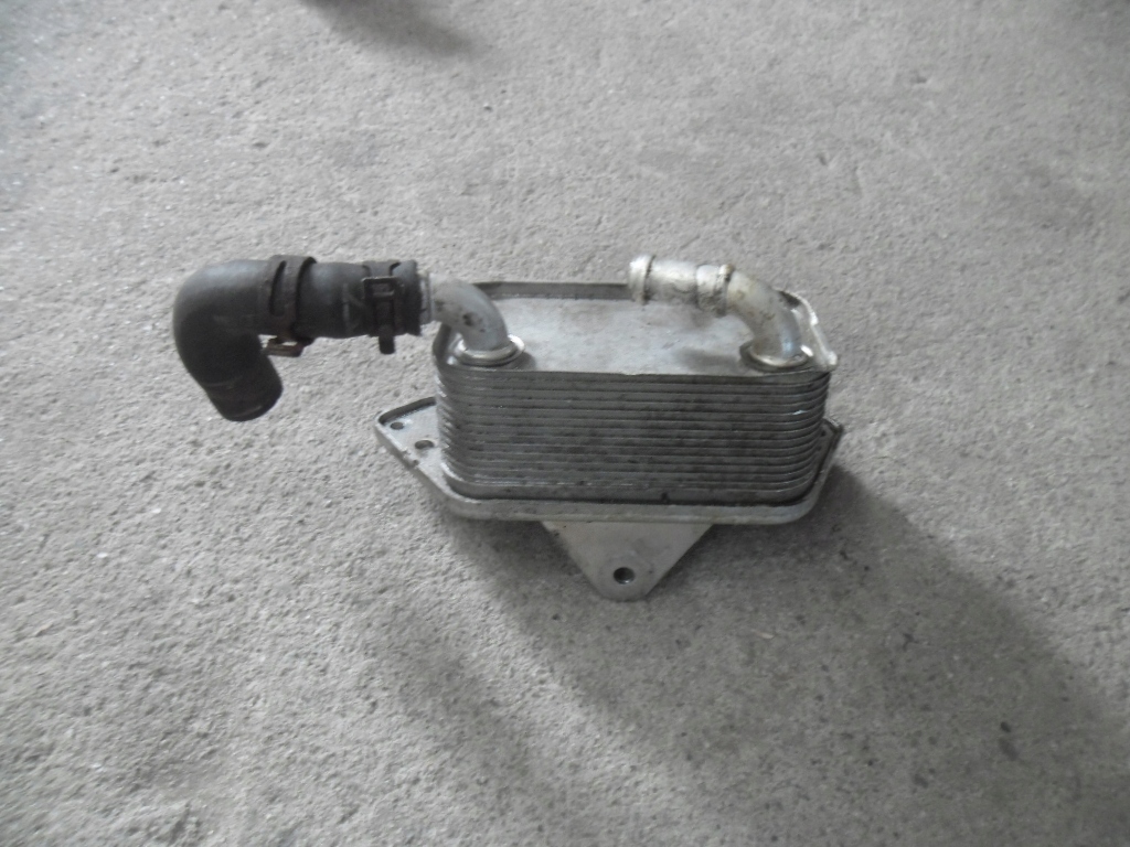 AUDI S4 B8 8K A4 CHLODNICA OLEJU 06E117021G