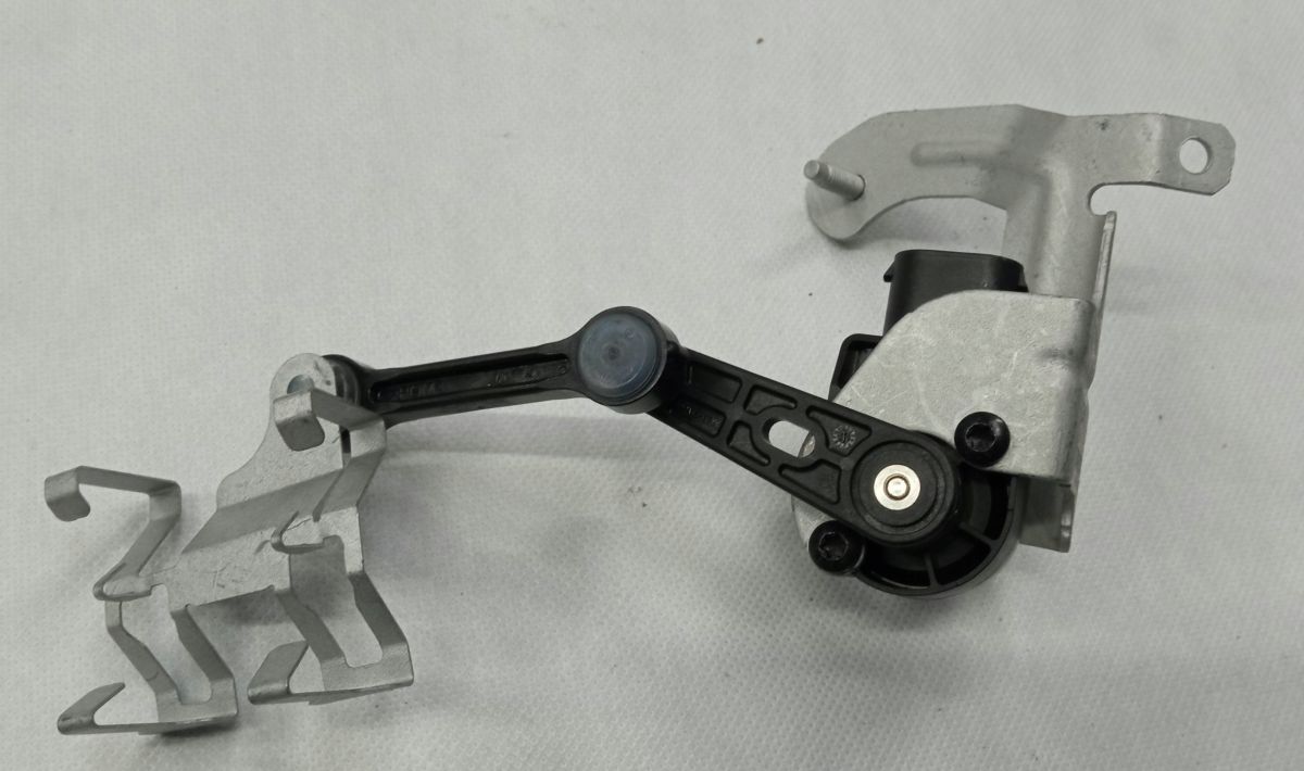 Mercedes E W213 Czujnik poziomowania A2139051902