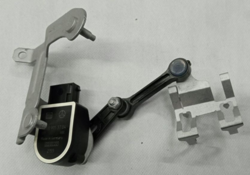 Mercedes E W213 Czujnik poziomowania A2139051902