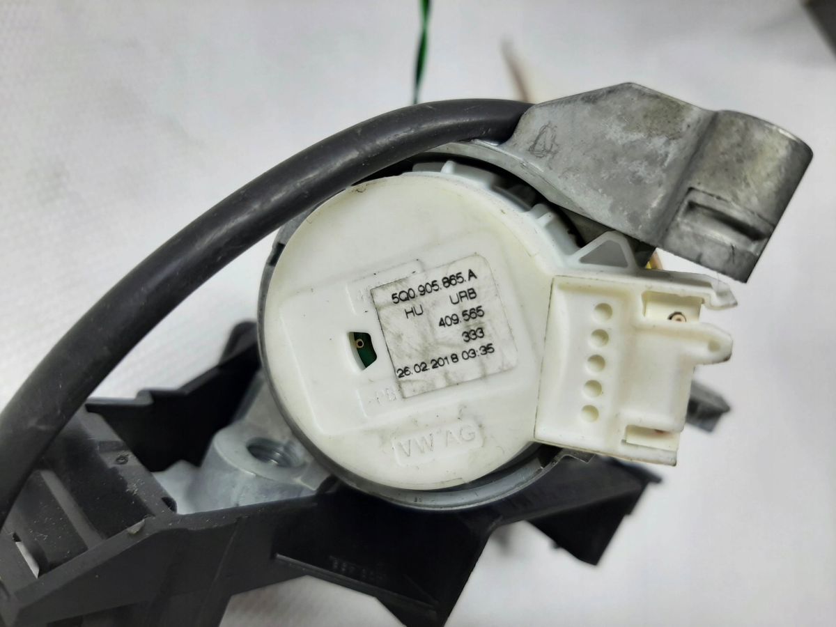 VW Tiguan II Stacyjka Kluczyk 1K0905851 5Q0905865A